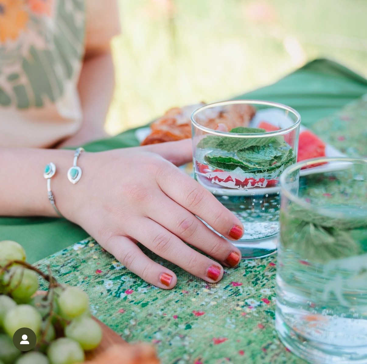 Meet Leslie Swenson – CanvasRebel Magazine