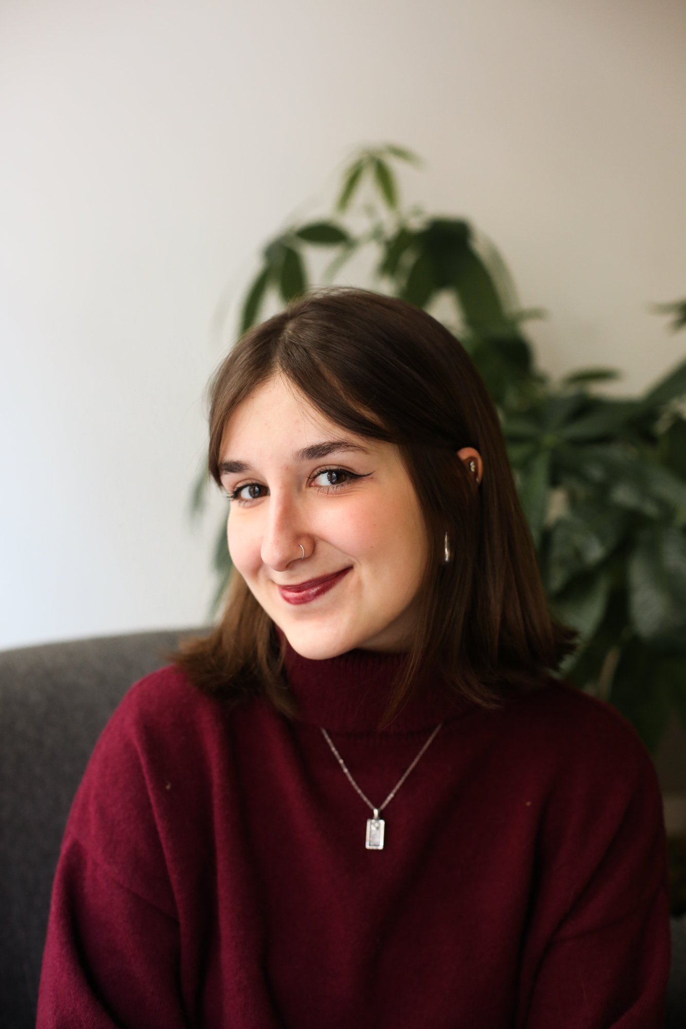 Meet Isabela Soares – CanvasRebel Magazine